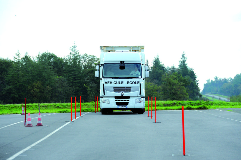 Quels sont les types de permis poids lourds (camions, autocars)